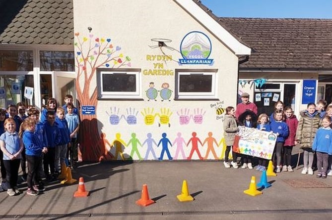 Kindness murals brought to life | cambrian-news.co.uk